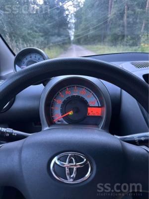 Sarkans Toyota Aygo 2006 Rīga, ar dzinēja tilpumu 1.00 L un nobraukumu 285 tūkst. km par 1200 €, foto 11 vietnē AUTOMOTO.COM.LV