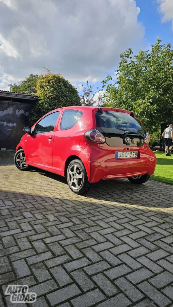 Sarkans Toyota Aygo 2007 Kauņa, ar dzinēja tilpumu 1.00 L un nobraukumu 212 tūkst. km par 1350 €, foto 4 vietnē AUTOMOTO.COM.LV