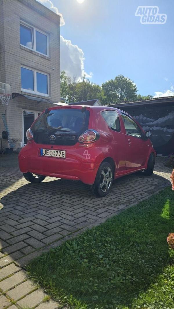 Sarkans Toyota Aygo 2007 Kauņa, ar dzinēja tilpumu 1.00 L un nobraukumu 212 tūkst. km par 1350 €, foto 5 vietnē AUTOMOTO.COM.LV