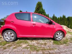 Red Toyota Aygo 2008 in Riga, with an engine capacity of 1.00 L and mileage of 115 thousand km for 500 €, photo 2 on AUTOMOTO.COM.LV