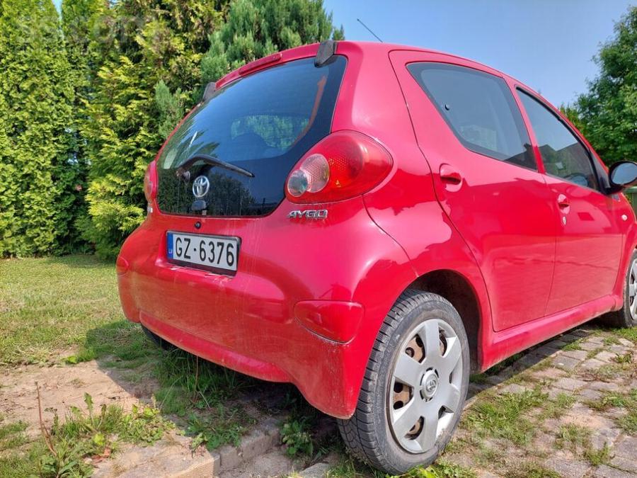 Red Toyota Aygo 2008 in Riga, with an engine capacity of 1.00 L and mileage of 115 thousand km for 500 €, photo 3 on AUTOMOTO.COM.LV