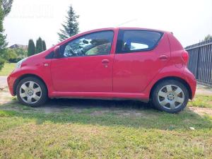 Red Toyota Aygo 2008 in Riga, with an engine capacity of 1.00 L and mileage of 115 thousand km for 500 €, photo 4 on AUTOMOTO.COM.LV