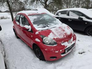 Red Toyota Aygo 2009 in Marijampole, with an engine capacity of 1.00 L and mileage of 195 thousand km for 1290 €, photo  on AUTOMOTO.COM.LV