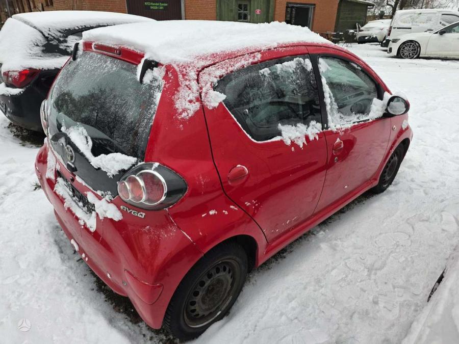 Sarkans Toyota Aygo 2009 Marijampole, ar dzinēja tilpumu 1.00 L un nobraukumu 195 tūkst. km par 1290 €, foto 3 vietnē AUTOMOTO.COM.LV