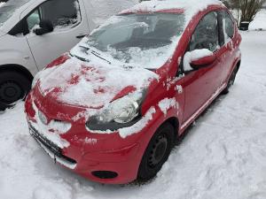 Sarkans Toyota Aygo 2009 Marijampole, ar dzinēja tilpumu 1.00 L un nobraukumu 195 tūkst. km par 1290 €, foto 5 vietnē AUTOMOTO.COM.LV