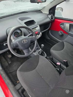 Sarkans Toyota Aygo 2009 Marijampole, ar dzinēja tilpumu 1.00 L un nobraukumu 195 tūkst. km par 1290 €, foto 8 vietnē AUTOMOTO.COM.LV