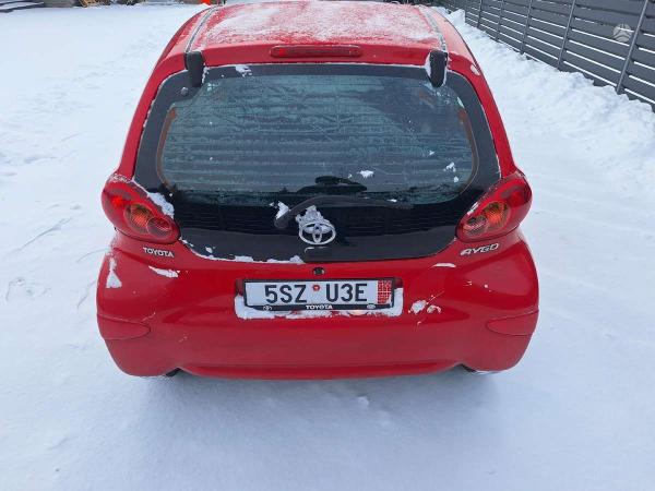 Sarkans Toyota Aygo 2009 Marijampole, ar dzinēja tilpumu 1.00 L un nobraukumu 162 tūkst. km par 1650 €, foto 4 vietnē AUTOMOTO.COM.LV