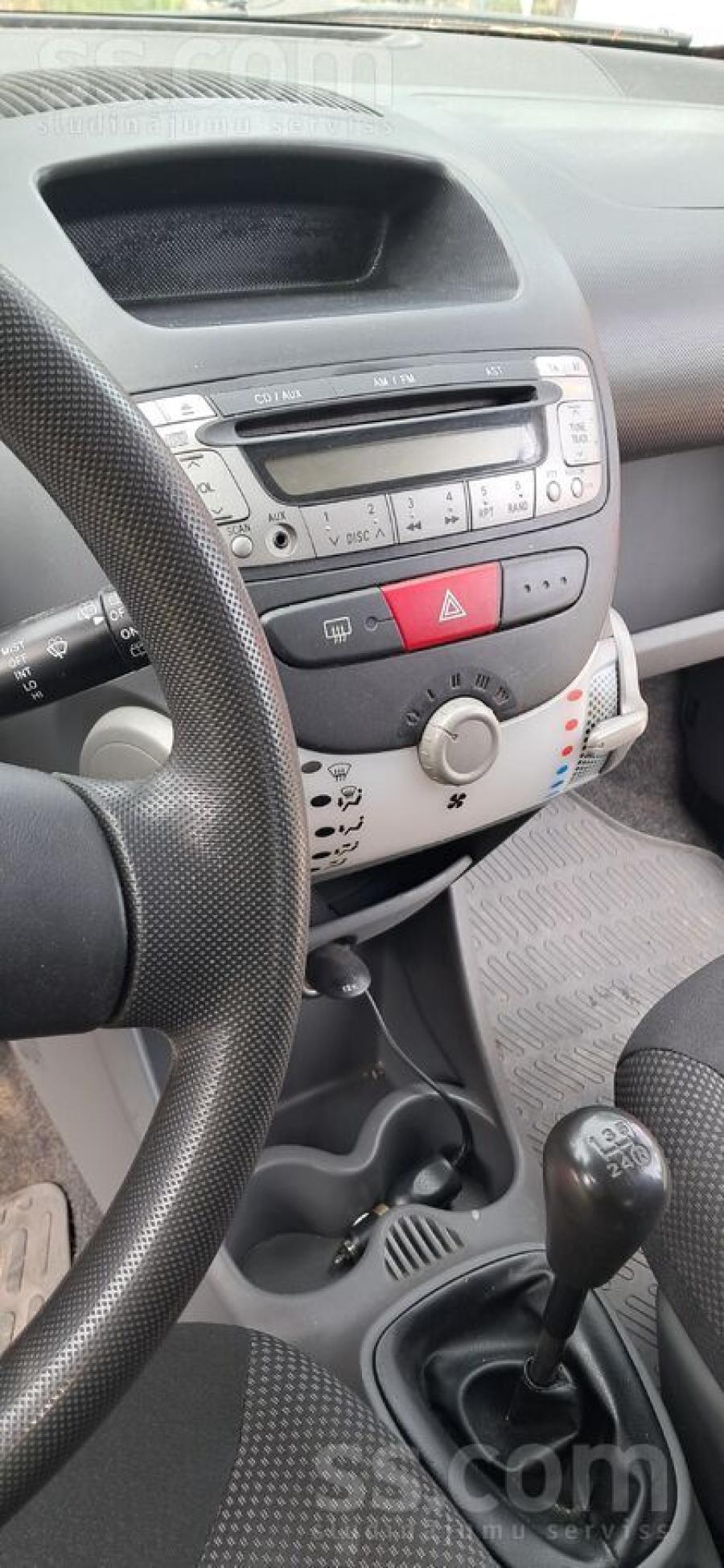 Red Toyota Aygo 2009 in Daugavpils, with an engine capacity of 1.00 L and mileage of 167 thousand km for 2100 €, photo 6 on AUTOMOTO.COM.LV