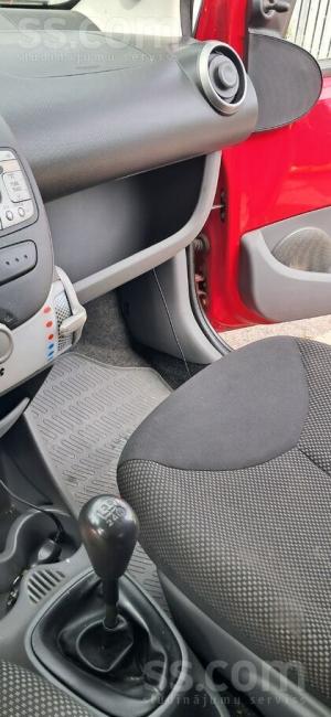 Red Toyota Aygo 2009 in Daugavpils, with an engine capacity of 1.00 L and mileage of 167 thousand km for 2100 €, photo 8 on AUTOMOTO.COM.LV