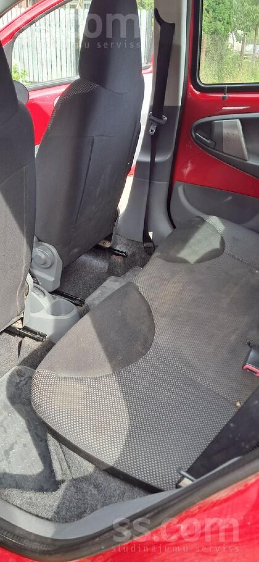 Red Toyota Aygo 2009 in Daugavpils, with an engine capacity of 1.00 L and mileage of 167 thousand km for 2100 €, photo 9 on AUTOMOTO.COM.LV