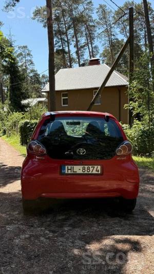 Red Toyota Aygo 2010 in Riga, with an engine capacity of 1.00 L and mileage of 286 thousand km for 2000 €, photo 6 on AUTOMOTO.COM.LV