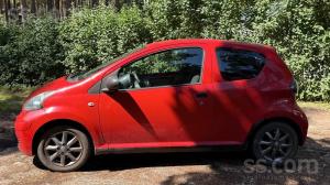 Red Toyota Aygo 2010 in Riga, with an engine capacity of 1.00 L and mileage of 286 thousand km for 2000 €, photo 7 on AUTOMOTO.COM.LV