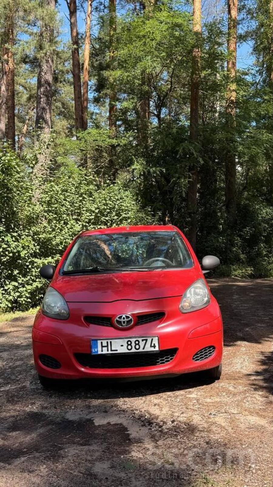 Red Toyota Aygo 2010 in Riga, with an engine capacity of 1.00 L and mileage of 286 thousand km for 2000 €, photo 8 on AUTOMOTO.COM.LV