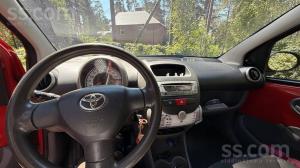 Red Toyota Aygo 2010 in Riga, with an engine capacity of 1.00 L and mileage of 286 thousand km for 2000 €, photo 10 on AUTOMOTO.COM.LV