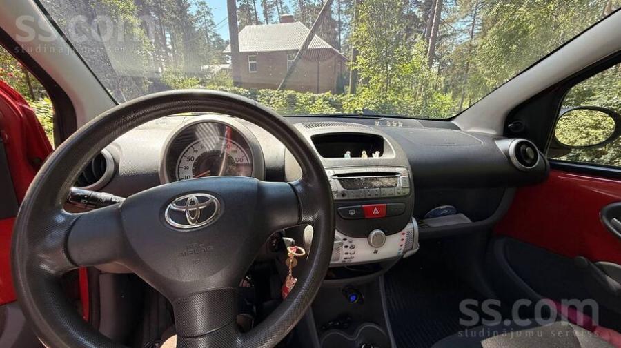 Red Toyota Aygo 2010 in Riga, with an engine capacity of 1.00 L and mileage of 286 thousand km for 2000 €, photo 10 on AUTOMOTO.COM.LV