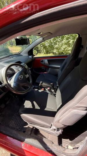 Red Toyota Aygo 2010 in Riga, with an engine capacity of 1.00 L and mileage of 286 thousand km for 2000 €, photo 13 on AUTOMOTO.COM.LV