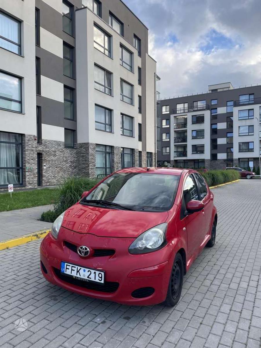 Red Toyota Aygo 2010 in Vilnius, with an engine capacity of 0.00 L and mileage of 128 thousand km for 1500 €, photo 1 on AUTOMOTO.COM.LV