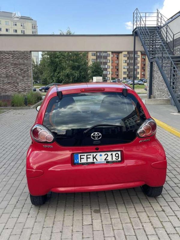 Sarkans Toyota Aygo 2010 Viļņa, ar dzinēja tilpumu 0.00 L un nobraukumu 128 tūkst. km par 1500 €, foto 4 vietnē AUTOMOTO.COM.LV