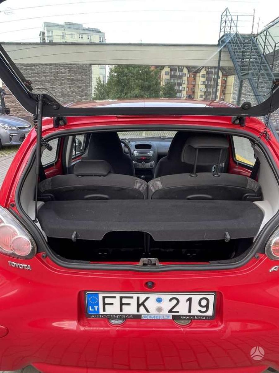 Red Toyota Aygo 2010 in Vilnius, with an engine capacity of 0.00 L and mileage of 128 thousand km for 1500 €, photo 7 on AUTOMOTO.COM.LV
