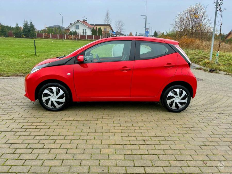 Sarkans Toyota Aygo 2015 Klaipėda, ar dzinēja tilpumu 1.00 L un nobraukumu 140 tūkst. km par 5150 €, foto 3 vietnē AUTOMOTO.COM.LV