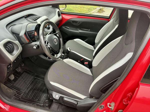 Sarkans Toyota Aygo 2015 Klaipėda, ar dzinēja tilpumu 1.00 L un nobraukumu 140 tūkst. km par 5150 €, foto 11 vietnē AUTOMOTO.COM.LV