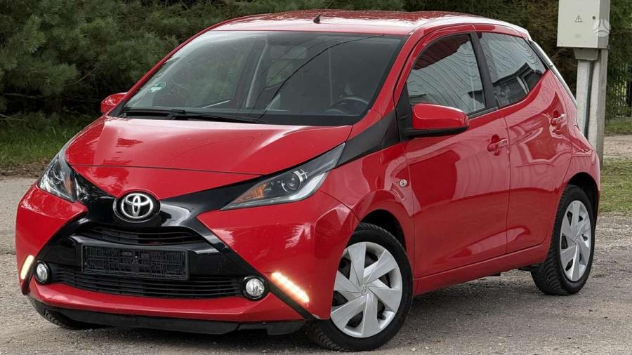 Red Toyota Aygo 2015 in Ukmerge, with an engine capacity of 1.00 L and mileage of 164 thousand km for 5500 €, photo 3 on AUTOMOTO.COM.LV