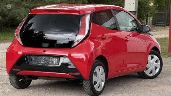 Toyota Aygo 2015 UkmergÄ vietnÄ Sarkans Toyota Aygo 2015 UkmergÄ, ar dzinÄja tilpumu 1.00 L un nobraukumu 164 tÅ«kst. km par 5500 ā¬, foto 4 vietnÄ AUTOMOTO.COM.LV