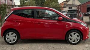 Red Toyota Aygo 2015 in Ukmerge, with an engine capacity of 1.00 L and mileage of 164 thousand km for 5500 €, photo 6 on AUTOMOTO.COM.LV