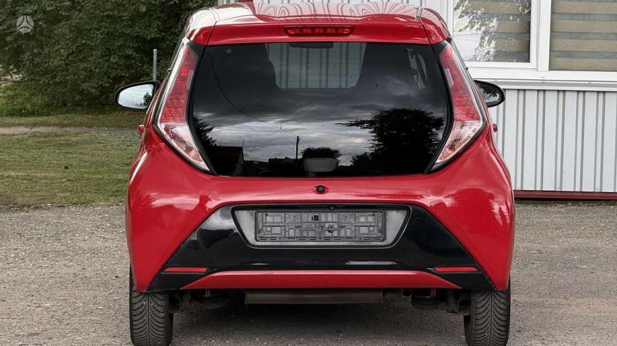 Red Toyota Aygo 2015 in Ukmerge, with an engine capacity of 1.00 L and mileage of 164 thousand km for 5500 €, photo 10 on AUTOMOTO.COM.LV