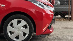 Red Toyota Aygo 2015 in Ukmerge, with an engine capacity of 1.00 L and mileage of 164 thousand km for 5500 €, photo 11 on AUTOMOTO.COM.LV