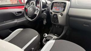 Red Toyota Aygo 2015 in Ukmerge, with an engine capacity of 1.00 L and mileage of 164 thousand km for 5500 €, photo 12 on AUTOMOTO.COM.LV