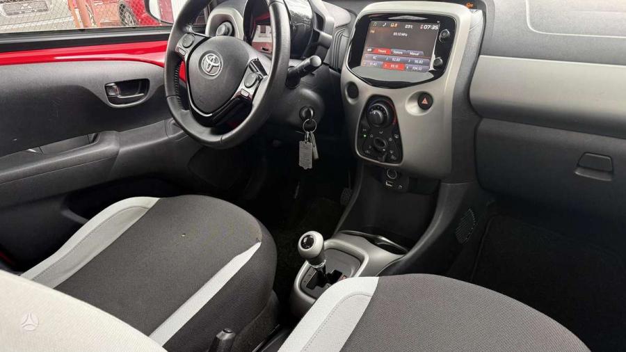 Red Toyota Aygo 2015 in Ukmerge, with an engine capacity of 1.00 L and mileage of 164 thousand km for 5500 €, photo 12 on AUTOMOTO.COM.LV
