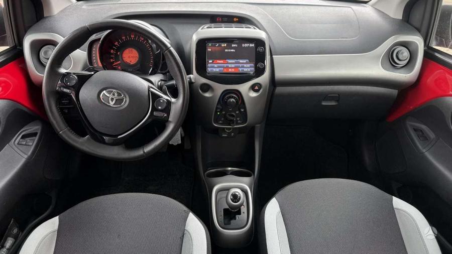 Red Toyota Aygo 2015 in Ukmerge, with an engine capacity of 1.00 L and mileage of 164 thousand km for 5500 €, photo 13 on AUTOMOTO.COM.LV