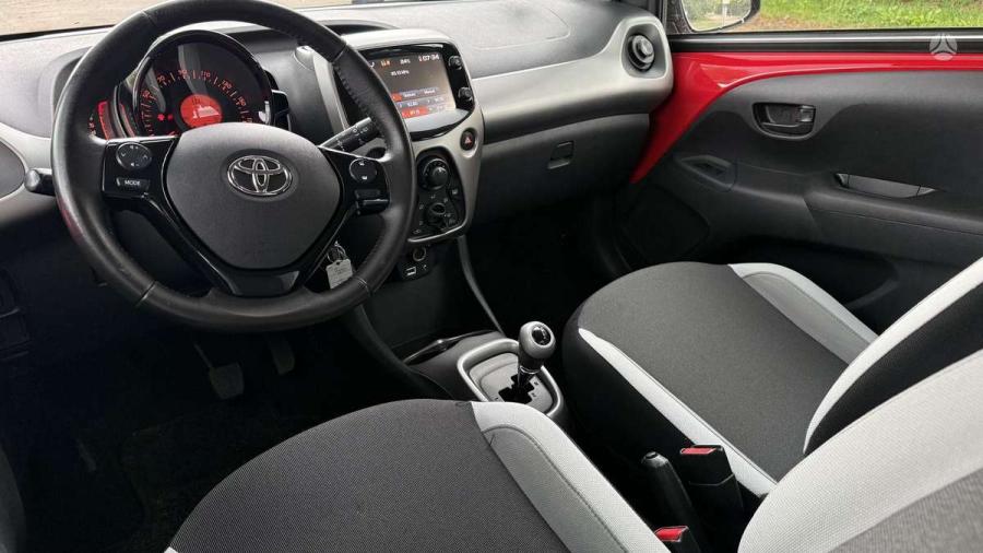 Red Toyota Aygo 2015 in Ukmerge, with an engine capacity of 1.00 L and mileage of 164 thousand km for 5500 €, photo 14 on AUTOMOTO.COM.LV