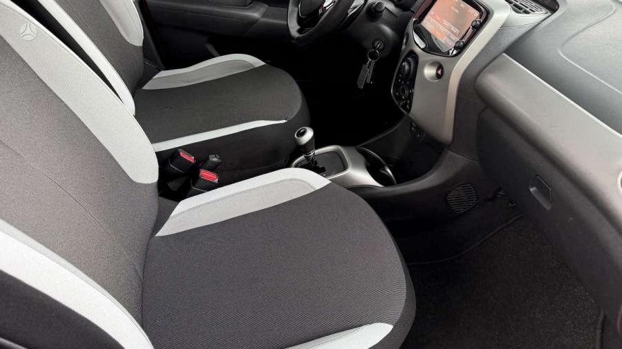 Red Toyota Aygo 2015 in Ukmerge, with an engine capacity of 1.00 L and mileage of 164 thousand km for 5500 €, photo 15 on AUTOMOTO.COM.LV