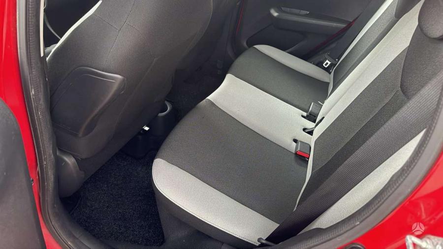 Red Toyota Aygo 2015 in Ukmerge, with an engine capacity of 1.00 L and mileage of 164 thousand km for 5500 €, photo 17 on AUTOMOTO.COM.LV