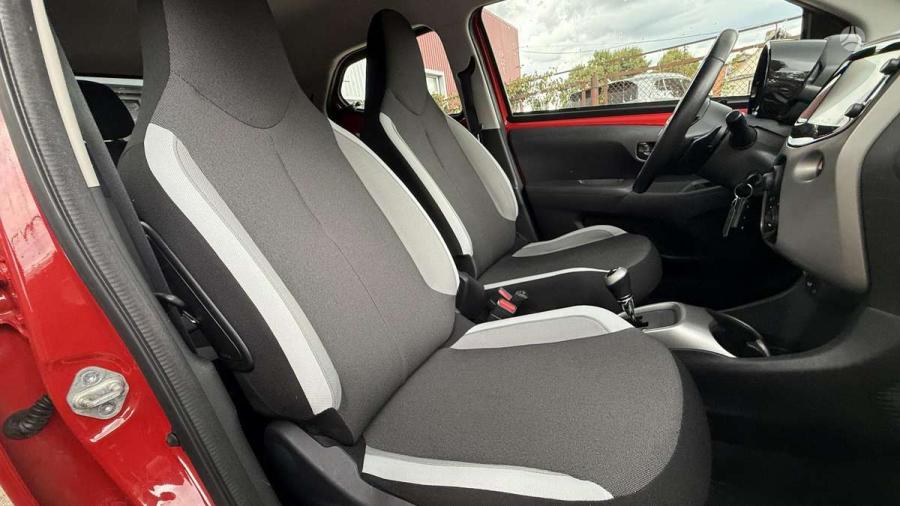 Red Toyota Aygo 2015 in Ukmerge, with an engine capacity of 1.00 L and mileage of 164 thousand km for 5500 €, photo 18 on AUTOMOTO.COM.LV