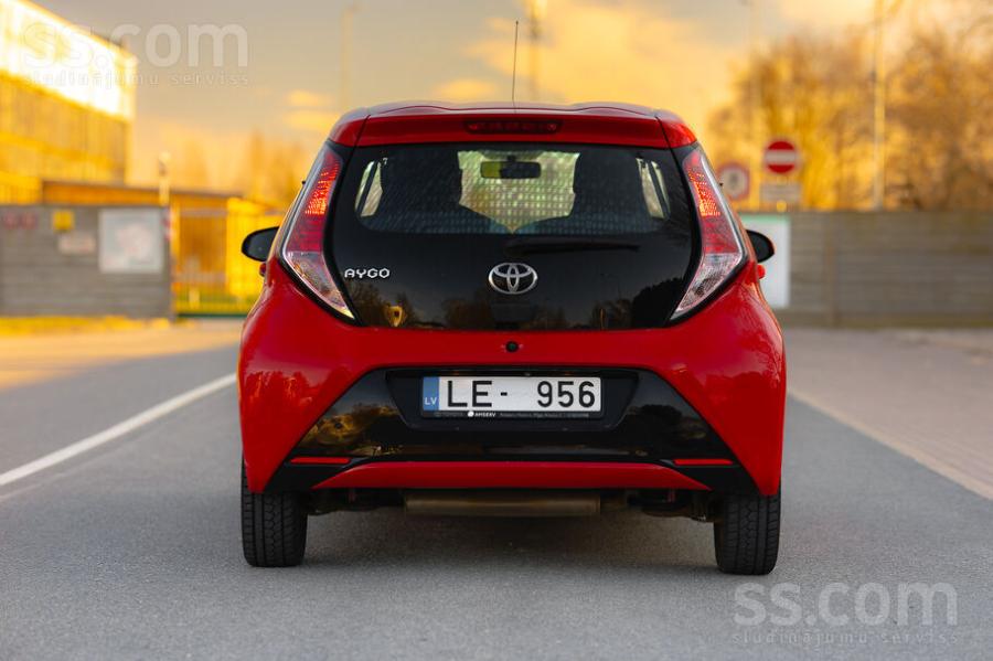 Sarkans Toyota Aygo 2018 Jelgava, ar dzinēja tilpumu 1.00 L un nobraukumu 225 tūkst. km par 5300 €, foto 4 vietnē AUTOMOTO.COM.LV