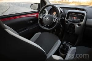 Sarkans Toyota Aygo 2018 Jelgava, ar dzinēja tilpumu 1.00 L un nobraukumu 225 tūkst. km par 5300 €, foto 8 vietnē AUTOMOTO.COM.LV