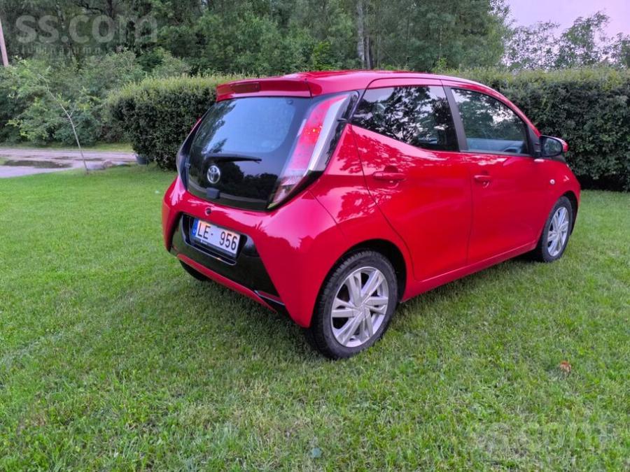 Red Toyota Aygo 2018 in Riga, with an engine capacity of 1.00 L and mileage of 225 thousand km for 5155 €, photo 4 on AUTOMOTO.COM.LV