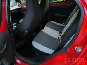 Red Toyota Aygo 2018 in Riga, with an engine capacity of 1.00 L and mileage of 225 thousand km for 5155 €, photo 7 on AUTOMOTO.COM.LV