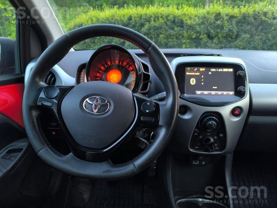 Red Toyota Aygo 2018 in Riga, with an engine capacity of 1.00 L and mileage of 225 thousand km for 5155 €, photo 8 on AUTOMOTO.COM.LV