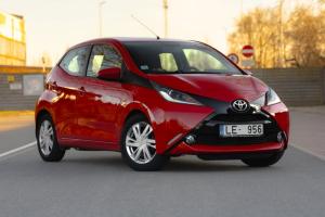 Red Toyota Aygo 2018 in Riga, with an engine capacity of 1.00 L and mileage of 225 thousand km for 5800 €, photo  on AUTOMOTO.COM.LV