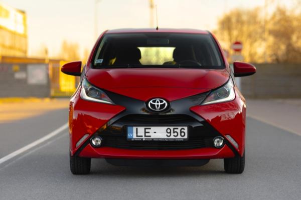Red Toyota Aygo 2018 in Riga, with an engine capacity of 1.00 L and mileage of 225 thousand km for 5800 €, photo 3 on AUTOMOTO.COM.LV