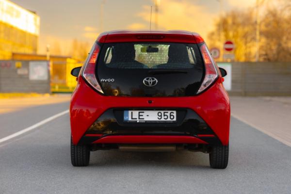 Red Toyota Aygo 2018 in Riga, with an engine capacity of 1.00 L and mileage of 225 thousand km for 5800 €, photo 4 on AUTOMOTO.COM.LV