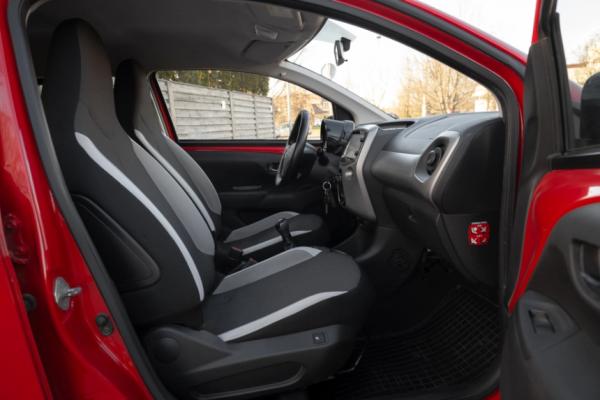 Red Toyota Aygo 2018 in Riga, with an engine capacity of 1.00 L and mileage of 225 thousand km for 5800 €, photo 9 on AUTOMOTO.COM.LV