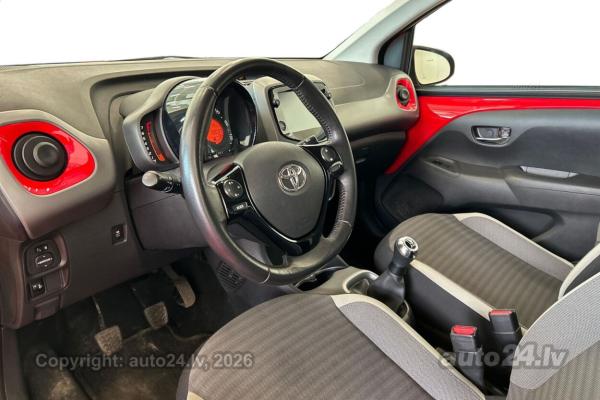 Красный Тойота Айго 2019 в Пярну, объемом двигателя 1.00 л и пробегом 70 тыс. км за 7550 €, фото 11 на AUTOMOTO.COM.LV
