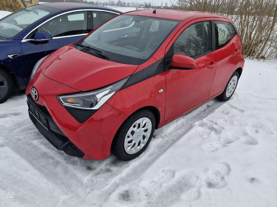 Sarkans Toyota Aygo 2019 Marijampole, ar dzinēja tilpumu 1.00 L un nobraukumu 240 tūkst. km par 3300 €, foto 1 vietnē AUTOMOTO.COM.LV