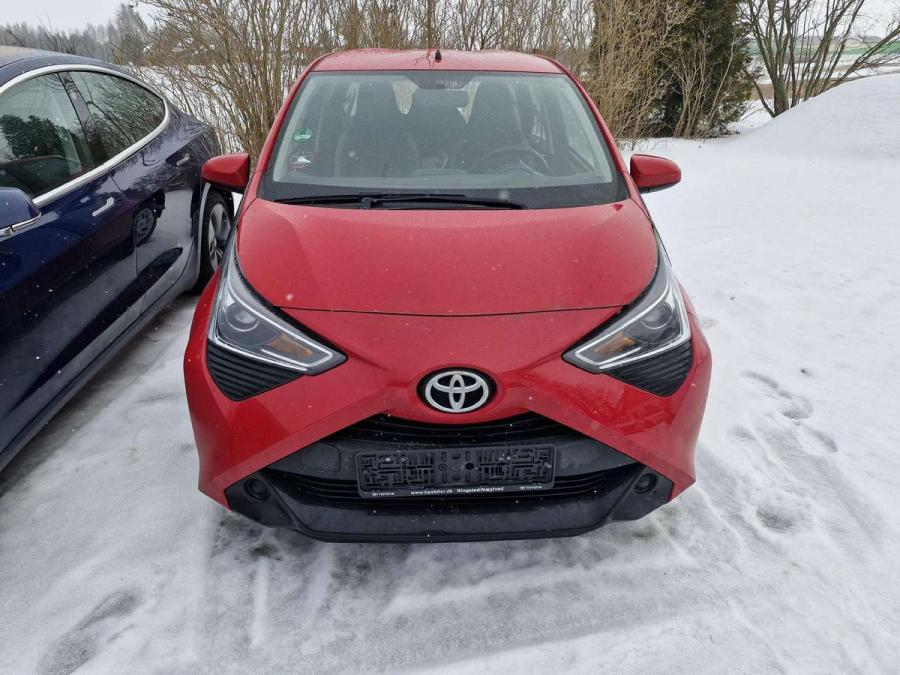 Sarkans Toyota Aygo 2019 Marijampole, ar dzinēja tilpumu 1.00 L un nobraukumu 240 tūkst. km par 3300 €, foto 2 vietnē AUTOMOTO.COM.LV
