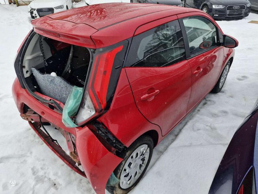 Sarkans Toyota Aygo 2019 Marijampole, ar dzinēja tilpumu 1.00 L un nobraukumu 240 tūkst. km par 3300 €, foto 5 vietnē AUTOMOTO.COM.LV